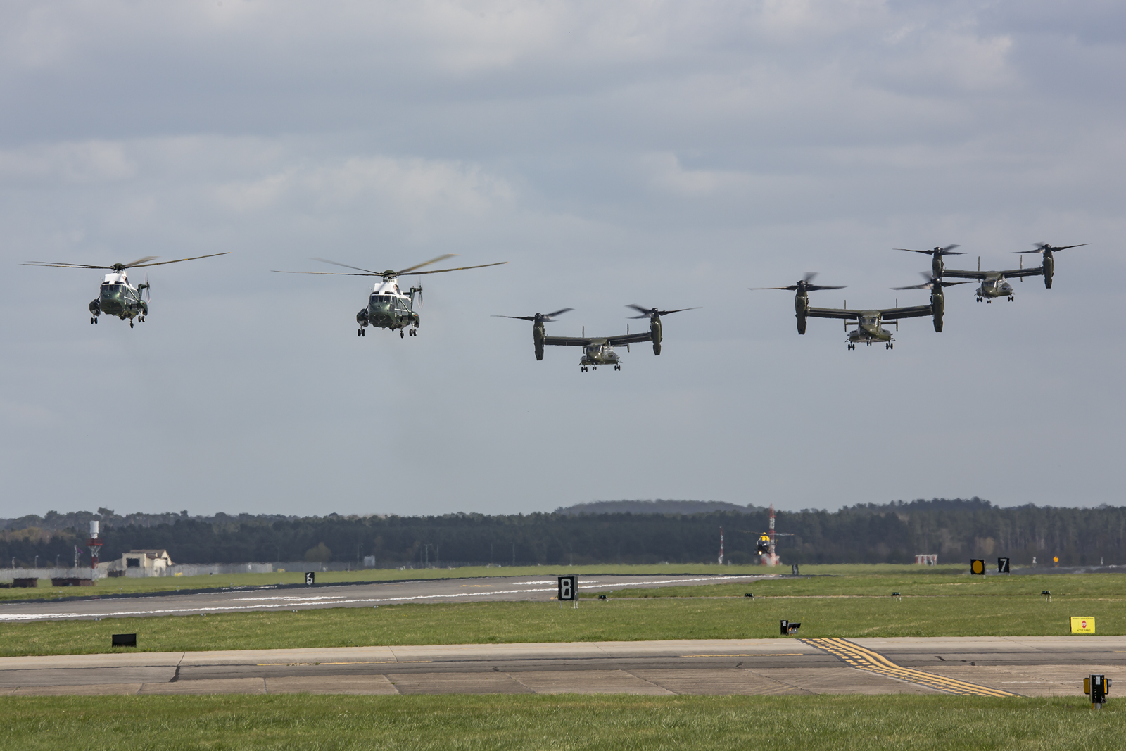 HMX-1 Presidential Helicopters at RAF Mildenhall - AeroResource